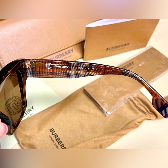 Burberry | Accessories | Burberry Nwt Sunglasses Havana Hard Casedust ...